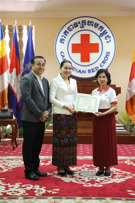 ព្រះមហាក្សត្រ ចេញព្រះរាជក្រឹត្យផ្តល់គោរមងារលោកស្រី ឌុច ច័ន្ទរីកា ជា «ឧកញ៉ា