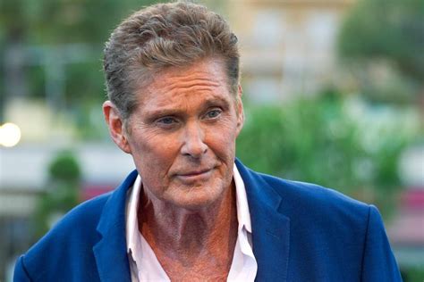 David Hasselhoff David Hasselhoff Sitzt Im Rollstuhl Sein Management