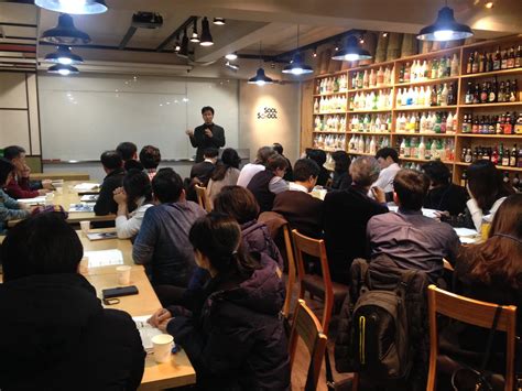 싸이틱 심리학 웹툰 여성심리학 여성은 오랜 시간 동안 일터보다 가정이 어울리는 존재 독립적인 존재라기보다는 보호 받아야 할 존재 약하고 비합리적이며