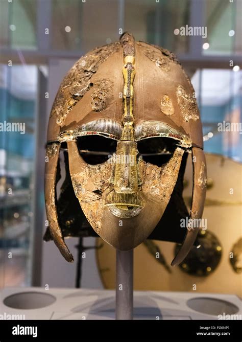 Sutton Hoo Gemisi Mezar Eserleri