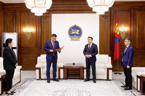 2025 оны төсвийн тухай хуульд нэмэлт оруулах тухай хуулийн төслийг УИХ д өргөн мэдүүллээ