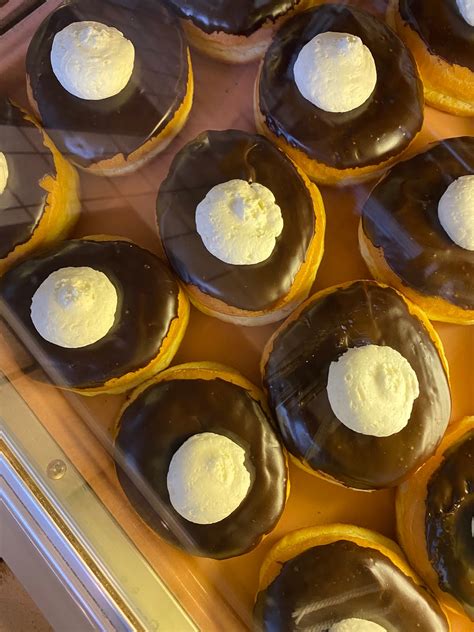 Paielli S Bakery Serves A Unique Kenosha Treat Called The Cyclops