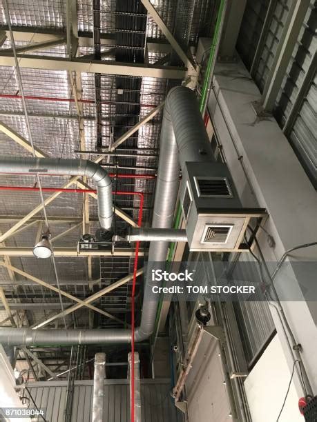 환기 파이프 및 산업용 에어컨의 덕트 에어컨에 대한 스톡 사진 및 기타 이미지 에어컨 천장 건축 Istock