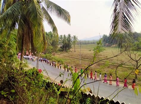 ကျိန္တလီမြို့ လယ်တီဘုန်းတော်ကြီးကျောင်း၌ နှစ်ဆန်းတစ်ရက်နေ့တွင် ဘုရားရေသပ္ပာယ်ရန် လာရောက်သူများန