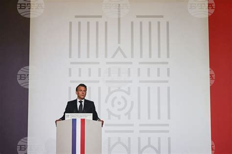 Еманюел Макрон заяви че ще опита да привлече във Франция учени от цял свят Утро