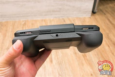 Asus Rog Phone And All Accessories Come In A Suitcase