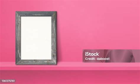 분홍색 선반에 기대어 있는 나무 그림 프레임 3d 일러스트레이션 수평 배너 0명에 대한 스톡 사진 및 기타 이미지 0명 공란 기대기 Istock