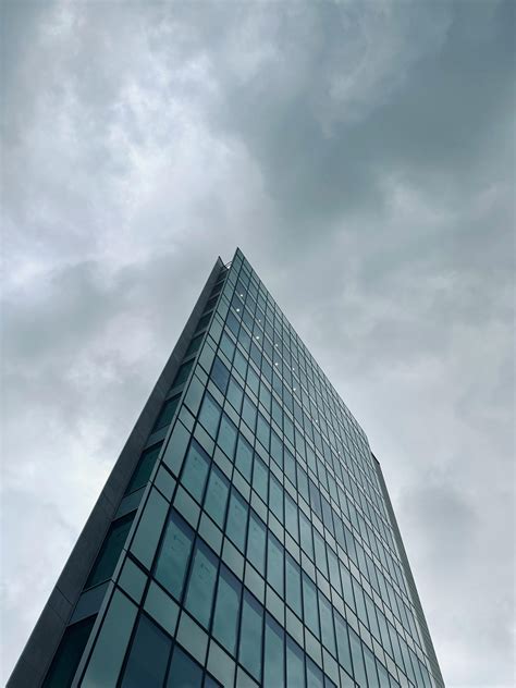 건물 세부 사항 건물 외관 건물 외장 건설 건축 건축 사진 고 대비 고층 건물 기하학적 설계 낮은 각도 노란색 외관 대칭 아키텍처 도시 건축 도시