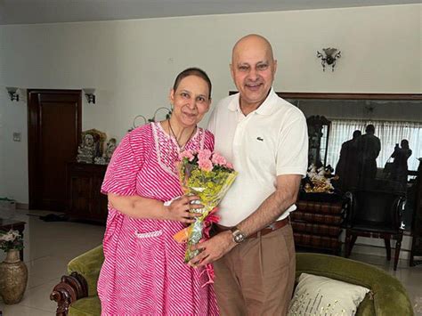 Navjot Sidhu Cancer Survival Wife Dr Navjot Kaur Cancer Diagnostic Test Camps Patiala Dr