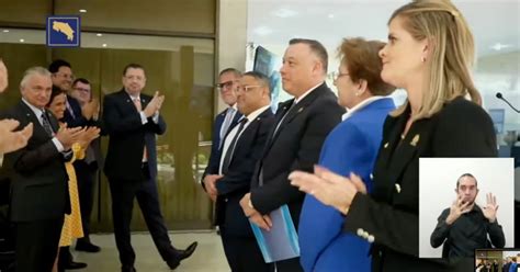 Renuncia De Cinco Jerarcas Del Gobierno Deja Entrever Fórmula