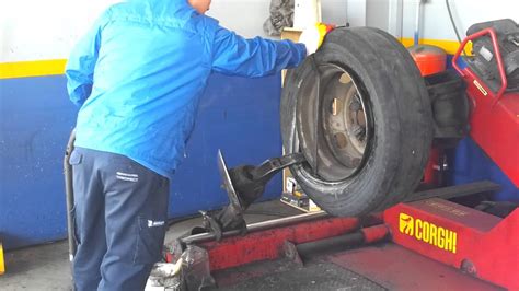 대형타이어 탈착기 연습중 Youtube