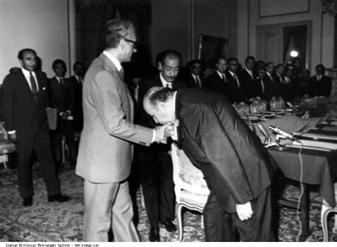 تمام نخست وزیران پهلوی دوم از دست‌بوسی‌های هویدا تا عربده کشی‌های