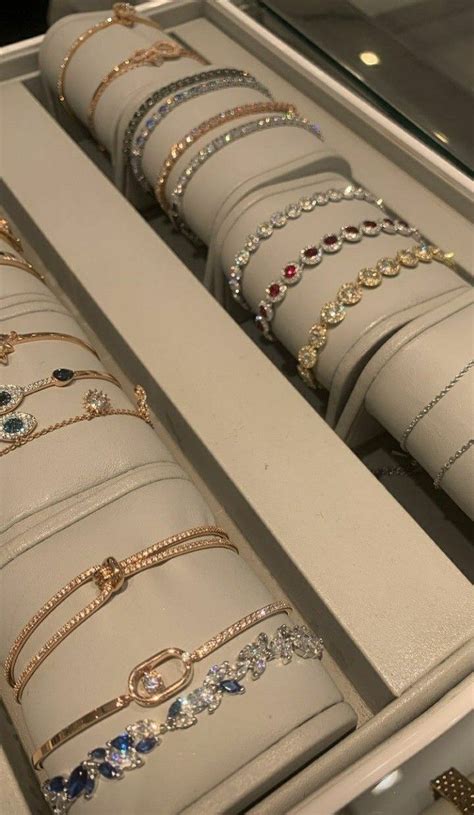 Épinglé par Arina Samoilova sur Одежда | Style de bijoux, Bijoux de ...