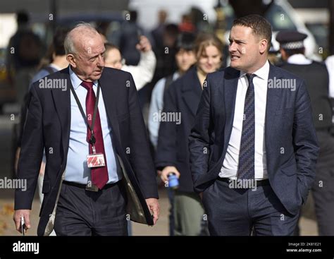 Robert Hayward Baron Hayward Conservative Peer Former Mp Talking To Wes Streeting Mp Labour