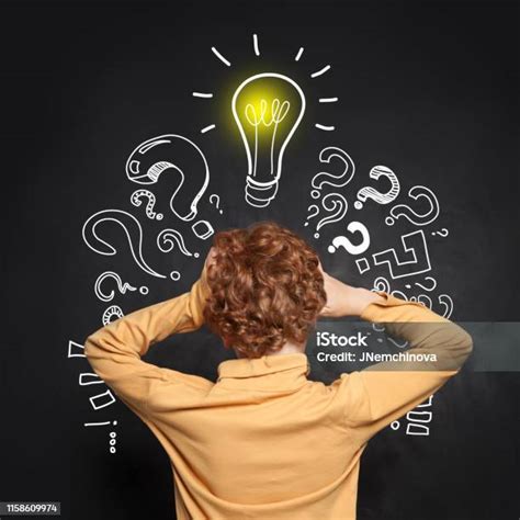 전구와 물음표와 아이를 생각 브레인스토밍 및 아이디어 컨셉 개념에 대한 스톡 사진 및 기타 이미지 개념 개발 고등학교 이하 Istock