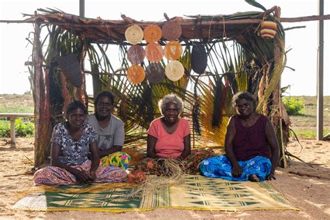 The Passing Of Knowledge Through Generations Milingimbi Art And Culture