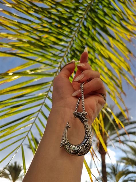 Silver Mauis Hook Necklace