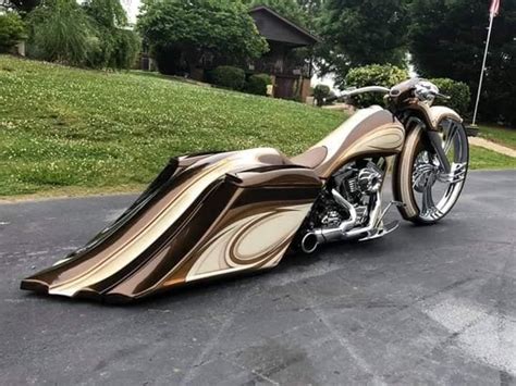 Custom Bagger Motorcycle Street Style