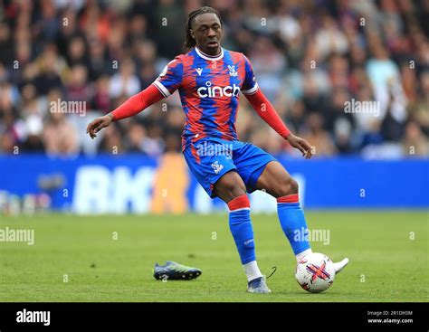 Crystal Palaces Eberechi Eze Plays A Pass Without His Boot On During The Premier League Match