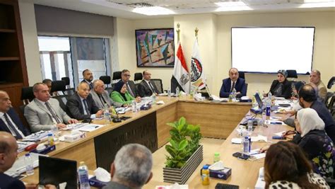 وزير قطاع الأعمال العام يؤكد أهمية دور شركات القابضة للتشييد في دعم