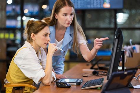 Saas Vs Custom Software — Which Is Best For Your Business Entrepreneur