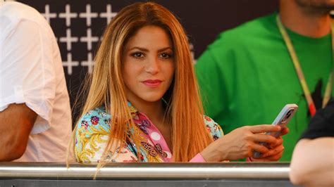 Shakira Hoorde Over Affaire Van Ex Piqu Terwijl Haar Vader Op De Ic Lag Achterklap Nu Nl
