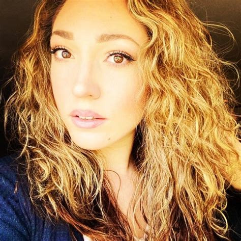 Lily Labeau Scrolller