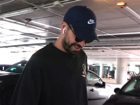 Gerard Piqué Reaparece Sano Salvo Y Sin Poder Contener La Risa Con Sus Memes Tras Su épica