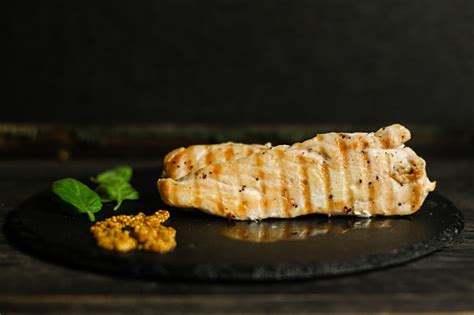 고기 닭 그릴흰색 접시에 제공프라이 고기 음식 배경입니다 상단 보기 및 복사 공간 0명에 대한 스톡 사진 및 기타 이미지 0명 개념 개념과 주제 Istock