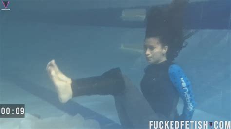 Hd Mermaid Mia Plastic Plus Neopreno Bondage Peril Fuckedfetish