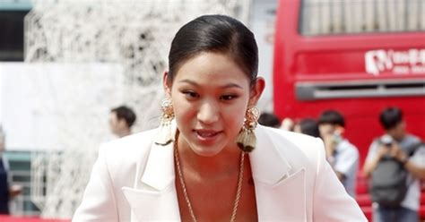 포토]나다 아찔한 배꼽인사