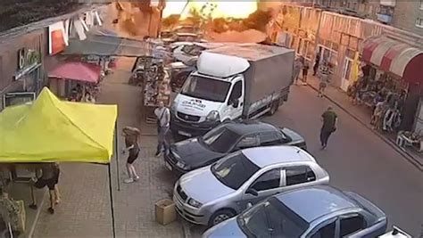 16 загиблих серед них дитина та багато поранених Зеленський показав відео удару по