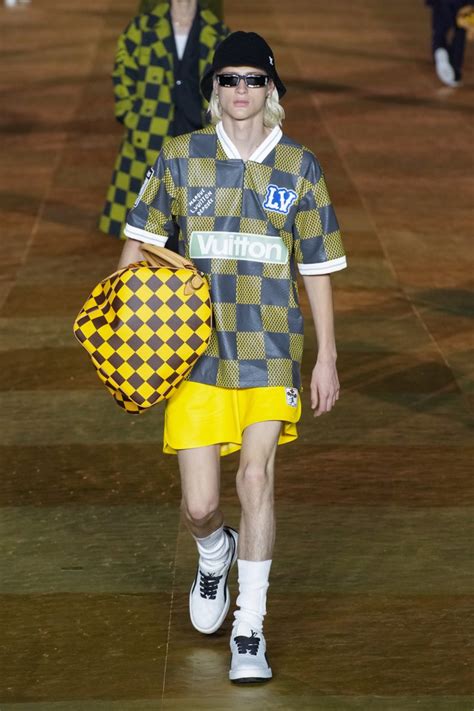 Tout Ce Quil Faut Savoir Sur Le Premier Défilé Louis Vuitton Homme Par