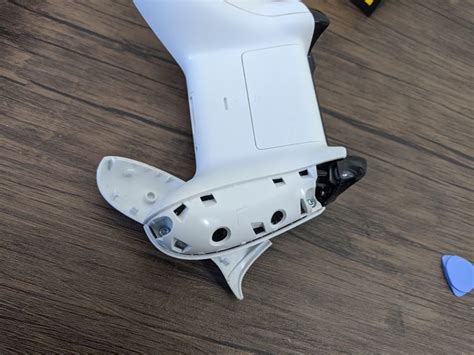 How To Take Apart An Xbox One Controller