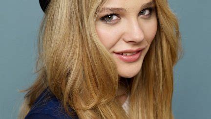 Chloë Grace Moretz Blonde Women Actress Celebrity Smiling Looking