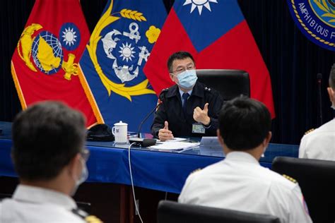 鄭榮豐視導海軍操演整備 軍聞 鄭榮豐視導海軍操演整備 青年日報