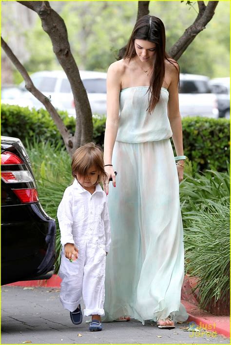 Kendall And Kylie Jenner Easter Sunday Service Photo 549312 Photo