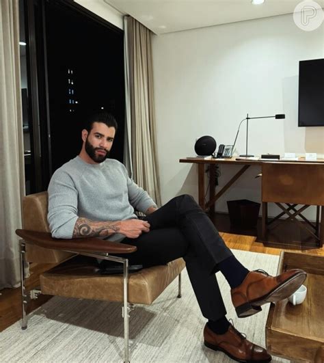 Gusttavo Lima De Novo Visual Só De Bigode é Comparado A Querido