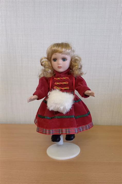 Кукла фарфоровая — цена 400 грн в каталоге Интерьерные куклы Купить товары для дома и быта по