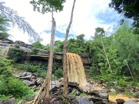 น้ำตกม่านฟ้าวังน้ำเขียวแหล่งท่องเที่ยวธรรมชาติที่สวยงาม