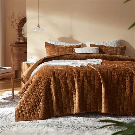 Leaonme Velvet Quilt Full Queen Size 90x98 Lightweight Caramel Velvet Comforter