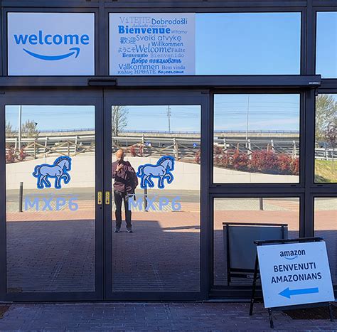 Vi Portiamo Allinterno Di Uno Dei Più Importanti Centri Di Distribuzione Amazon In Italia