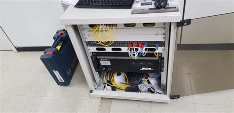 충북 청주시 청원구 오창읍 팜스토리한냉 주차장 입구에 설치 시공한 자료사진입니다 차량번호인식기 주차차단기 수동스위치 등