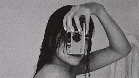 Kendall Jenner Puts On Very Risque Display As She Shares Sultry Topless