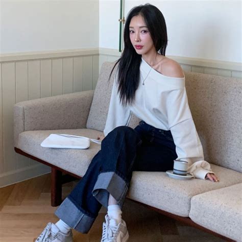 유투미월드 ♥당일 출고♥ 여성 봄 가을 하루디 루즈핏 크롭 오프숄더 맨투맨