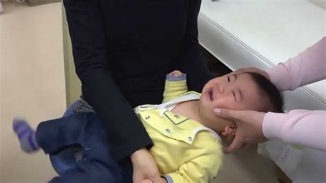 1岁宝宝体检，哭的那叫一个惨烈，隔着屏幕都觉得心疼！高清1080p在线观看平台腾讯视频