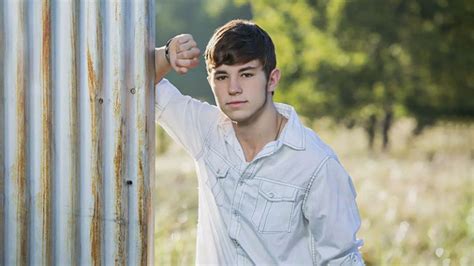 7 Tips On How To Look More Masculine For Ftms Banabuddy Ftm Packers