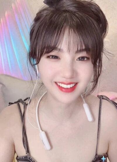 Show Gratuit En Direct Par Webcam Et Tchat XXX Avec Yi 521 XHamsterLive