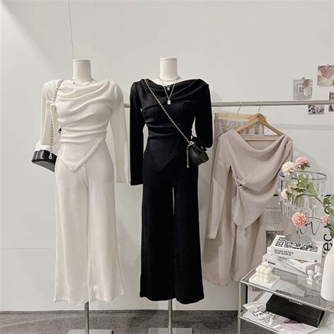 이프유마인 세트가격페미닌 봄 샤프 뽀송 기모 울 언발 보트넥 오프숄더 셔링 드레이프 니트 티셔츠 밴딩 와이드 팬츠 트레이닝 투피스 세트 3color