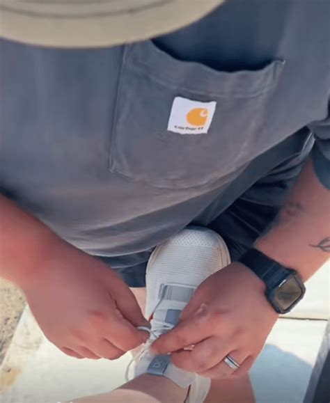 Cant Even Tie Her Own Shoes At This Point Rdrueandgabe